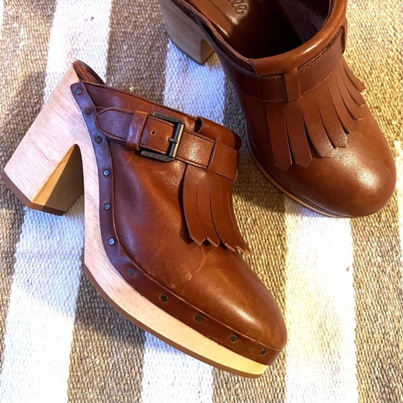 Madewell | Shoes | Cool Madewell Leather Wood Clogs In Whiskey Leather ...